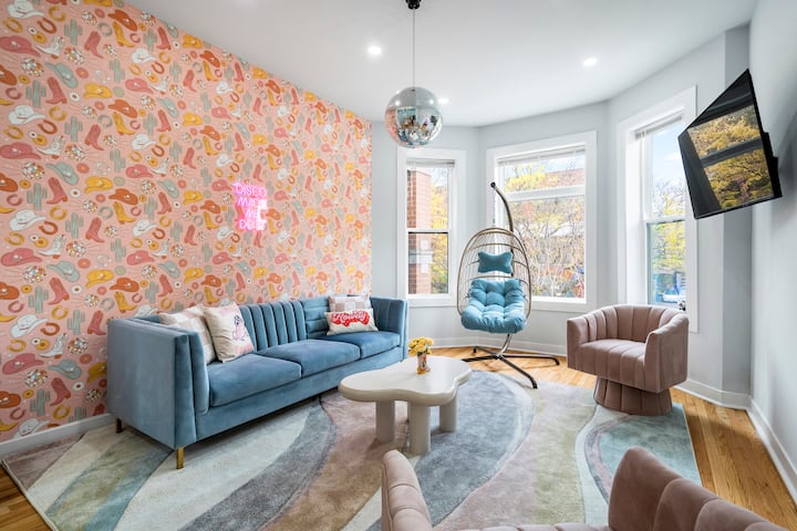 15 Min Walk To Wrigley, 6br/3ba + Basement W/games - Chicago, IL