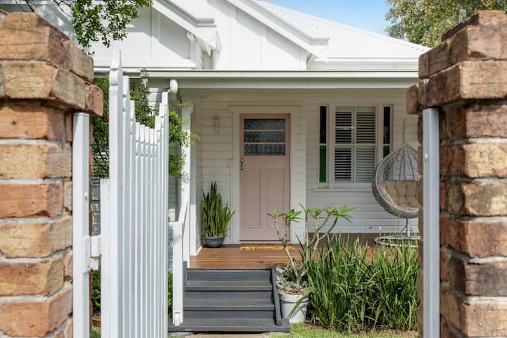Exquisite, Stunning & Central! Cdb Fringe Cottage! - Toowoomba