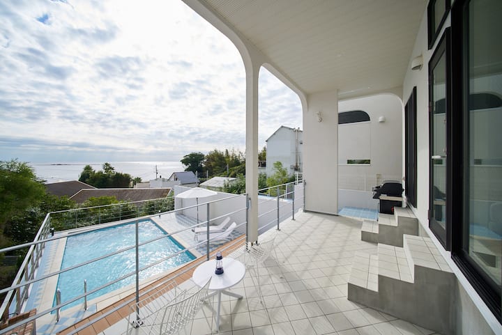 Hayama Ocean Villa : 南葉山の海を見渡す、高台のプール付き別荘 - Yokosuka