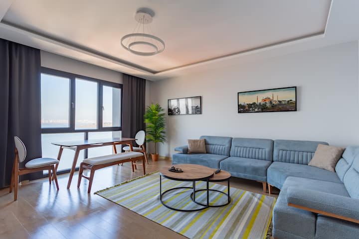 Küçükçekmece Beaut: 2br 2ba | Lake Views | Aircon - Istanbul
