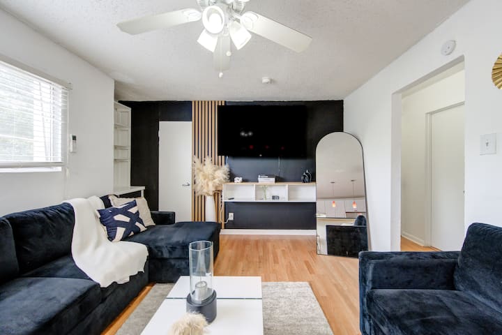 1 Bedroom Getaway In Houston - Houston, TX
