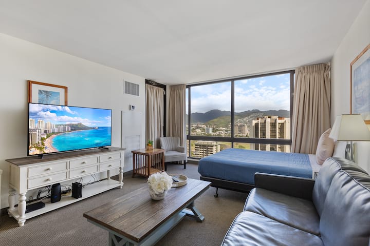 Waikiki Condo 1br Sleeps 6/ Pool+gym+ Free Parking - Honolulu, HI