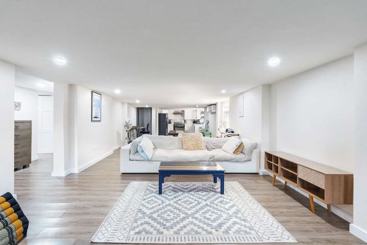 2/1 Condo | 2-min Walk To Beach - Barbados