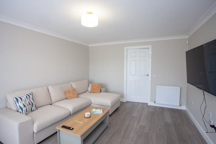 Charming 2-bedroom Home With Private Driveway - East Kilbride