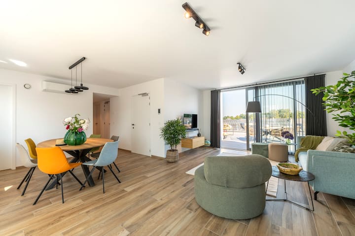 New Jul Penthouse – Elevator, Parking & Style - Geel