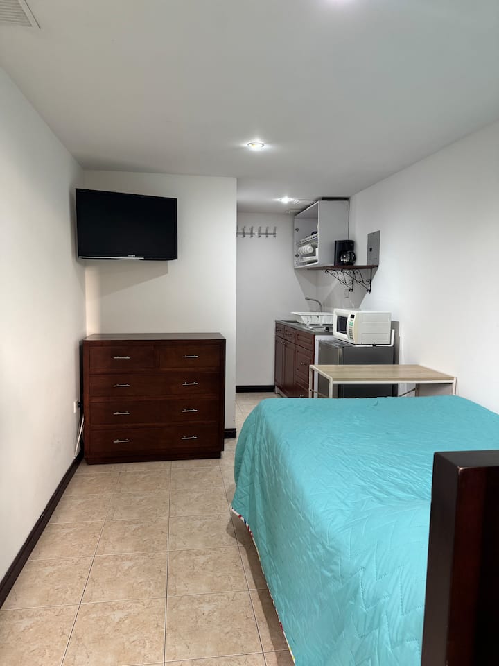 Estudio En Sector El Tesoro, El Poblado, Medellín - Medellín, Colombia