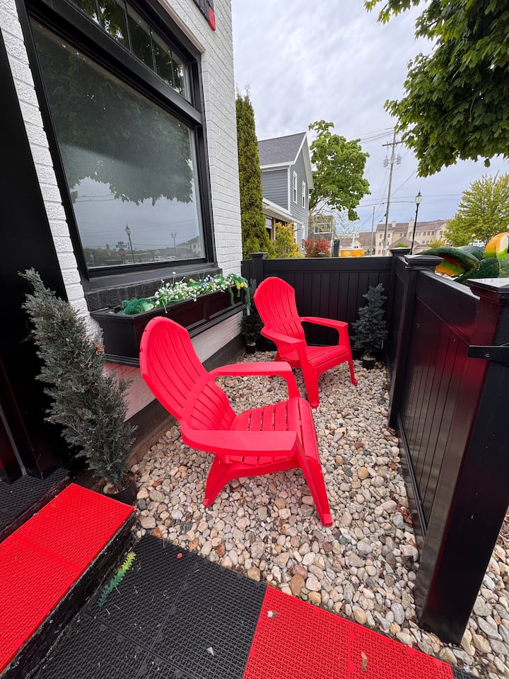 The White House: Unique Tiny Home - Sturgeon Bay, WI