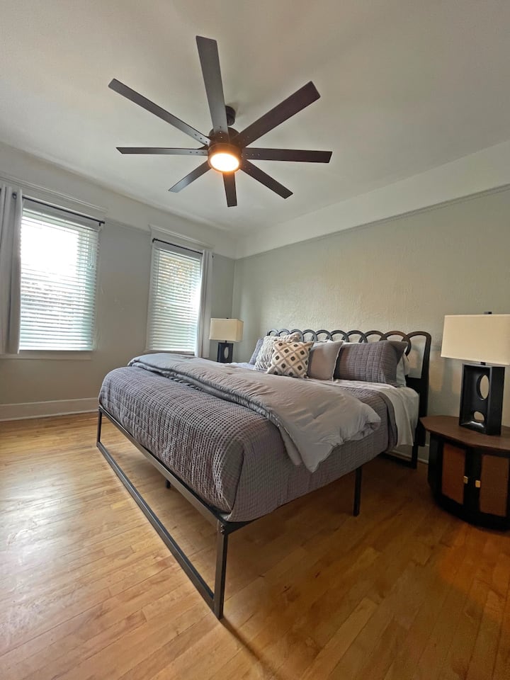 Chic & Cozy Retreat | Heart Of The Lower East Side - Milwaukee