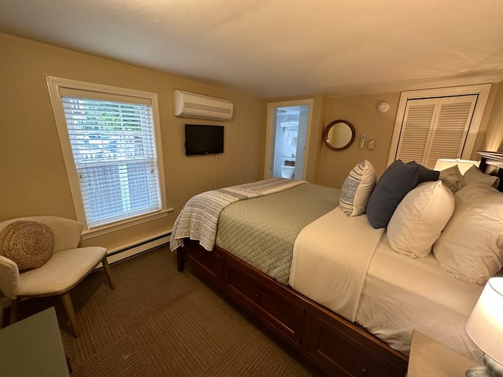 Inn On Shore Road Room #8 - York, ME