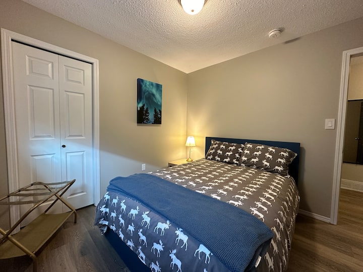 Cozy Rocky Mountain Boutin Bnb - Hinton, AB, Canada