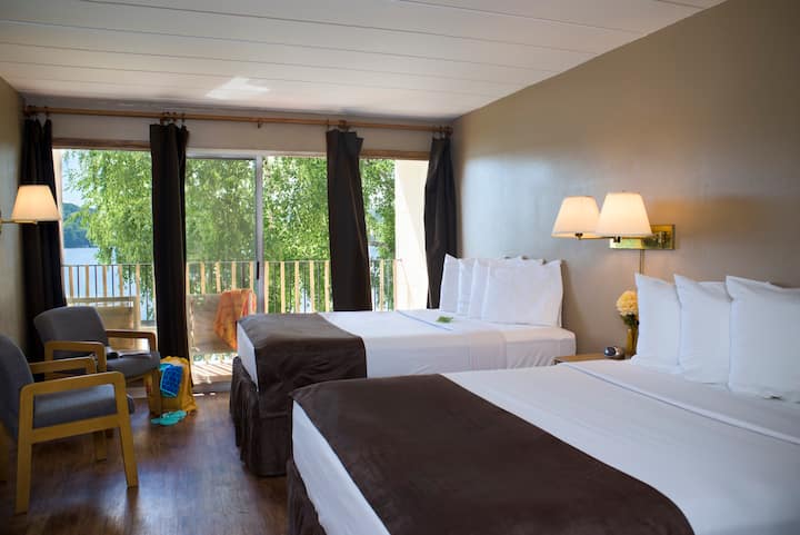 Lakeside Lower Studio With Patio - Wisconsin Dells, WI