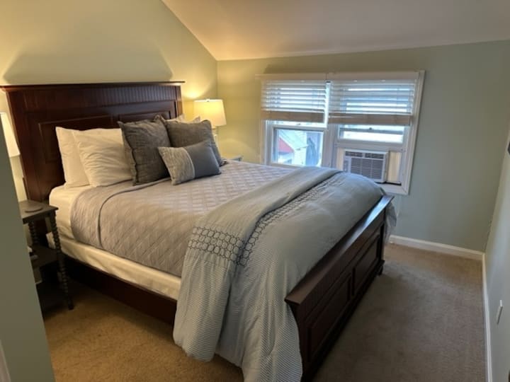 Inn On Shore Road Room #12 - York