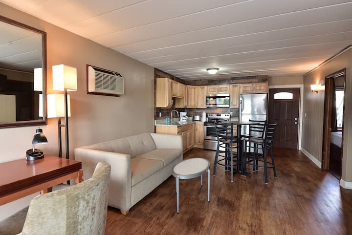 2br Lower Lakeside Unit W/ Grill - Wisconsin Dells, WI