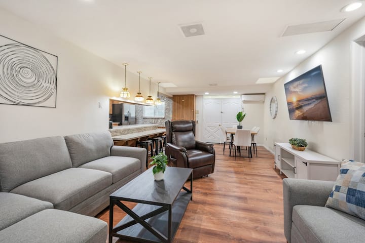 Newly Renovated Home | Spacious | Close 2 Hospital - San Bernardino, CA