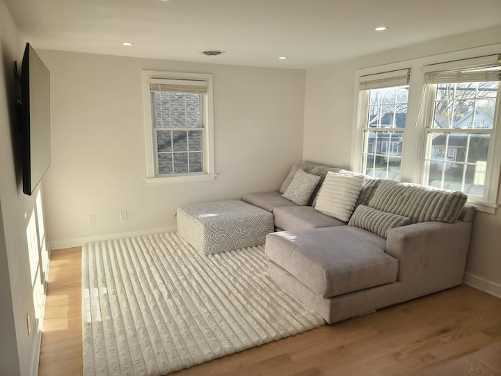 Modern Luxury 2 Bedroom W/yard - Albany, NY