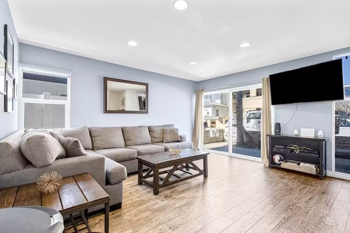 9 Sec Walk To Beach W/ Parking! - Newport Beach, CA