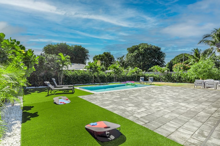 Modern Oasis With Tiki Hut & Private Heated Pool - Deerfield Beach, FL