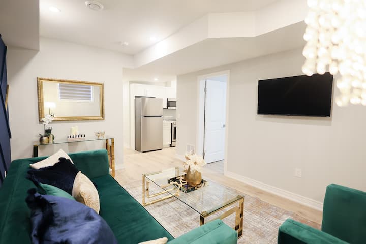 1br Stylish Unit + Parking, Near Waterfalls - Niagara Falls