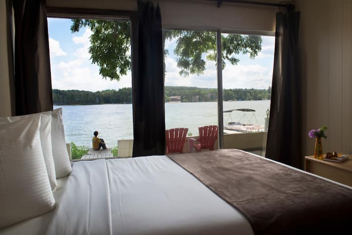 Upper 2br Lakeside Kitchen Unit - Lake Delton, WI