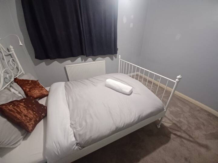 The Rushdon - Double Room 2 - Thurrock