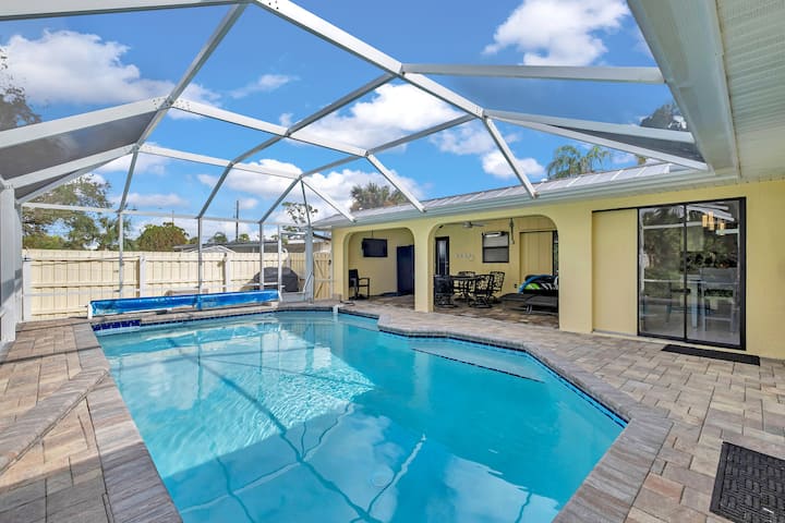 Private Tropical Oasis On Canal - Port Charlotte, FL