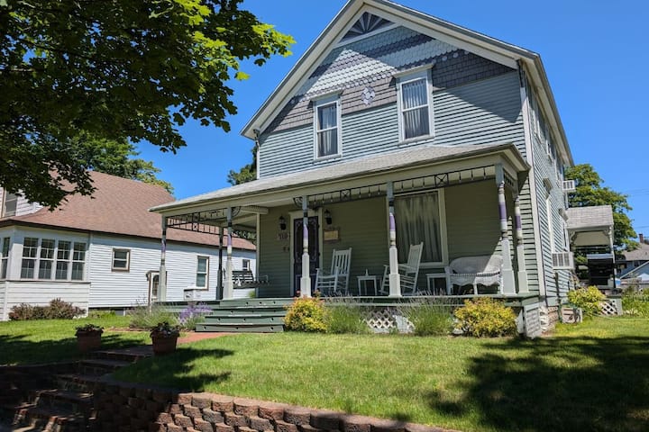 Lavender Cottage In The Heart Of Ludington - Ludington, MI