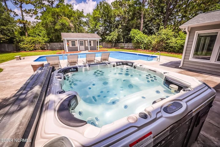 Hot Tub, Awesome Arcade, Pool, &-No Cleaning Fee! - Wilmington, NC