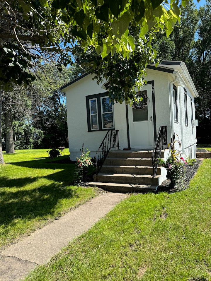 Charming 1-br House In Starbuck - Glacial Lakes State Park, Starbuck