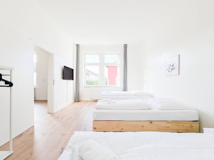 Raj Living - 1 Room Monteur Apartment - Duisburg