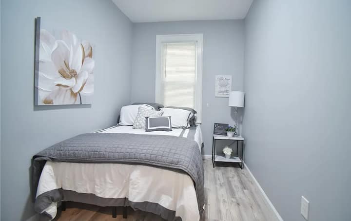 Cozy Apartment With Private Deck - Greece, NY