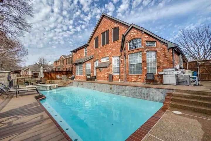 Luxury Retreat With Pond Views - フラワーマウンド, TX