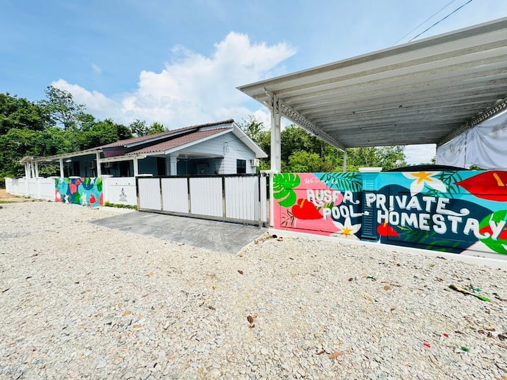 Ausfa Private Pool Homestay -