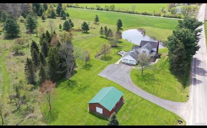 Entire Farmhouse Just 7mins To Ellicottville! - Ellicottville, NY