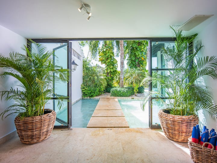 Lion Quay House Fine Art & Luxury In The Caribbean - La Romana