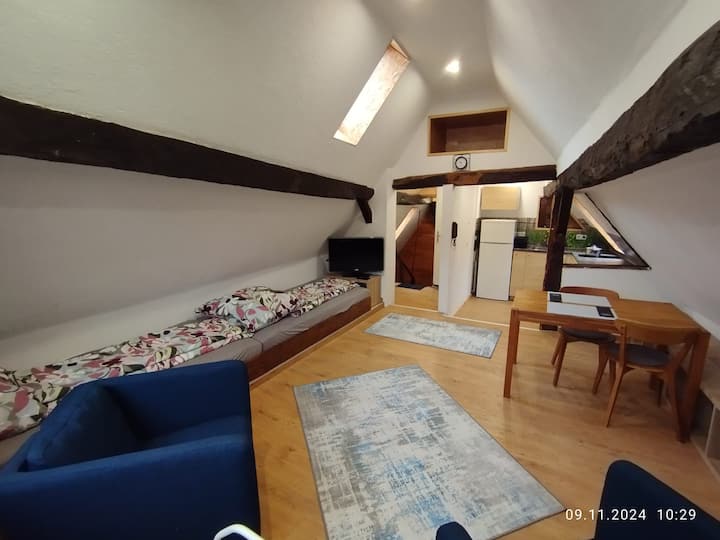 Offene Dachgeschosswohnung / Parkplatz - Alsfeld