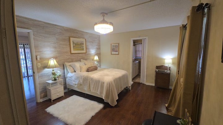 Corner Condo By The Beach! - Fort Pierce, FL