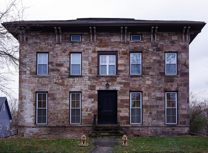 Historic Mansion W Modern Touches - Alabama, NY