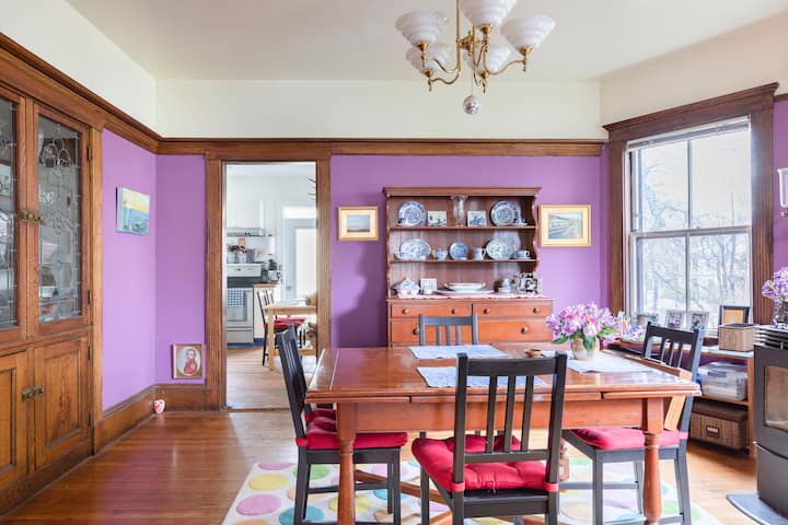 Elegant Room, Colorful Artist Home - Boston, MA