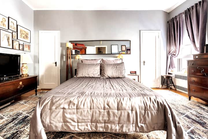 Comfy Private Bedroom In Chic Uws Apartment! - Manhattan, NY