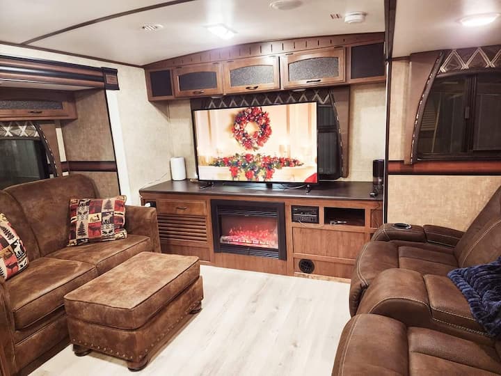 Cedar Creek Hideaway Rv (Hot Tub) - Sevierville, TN