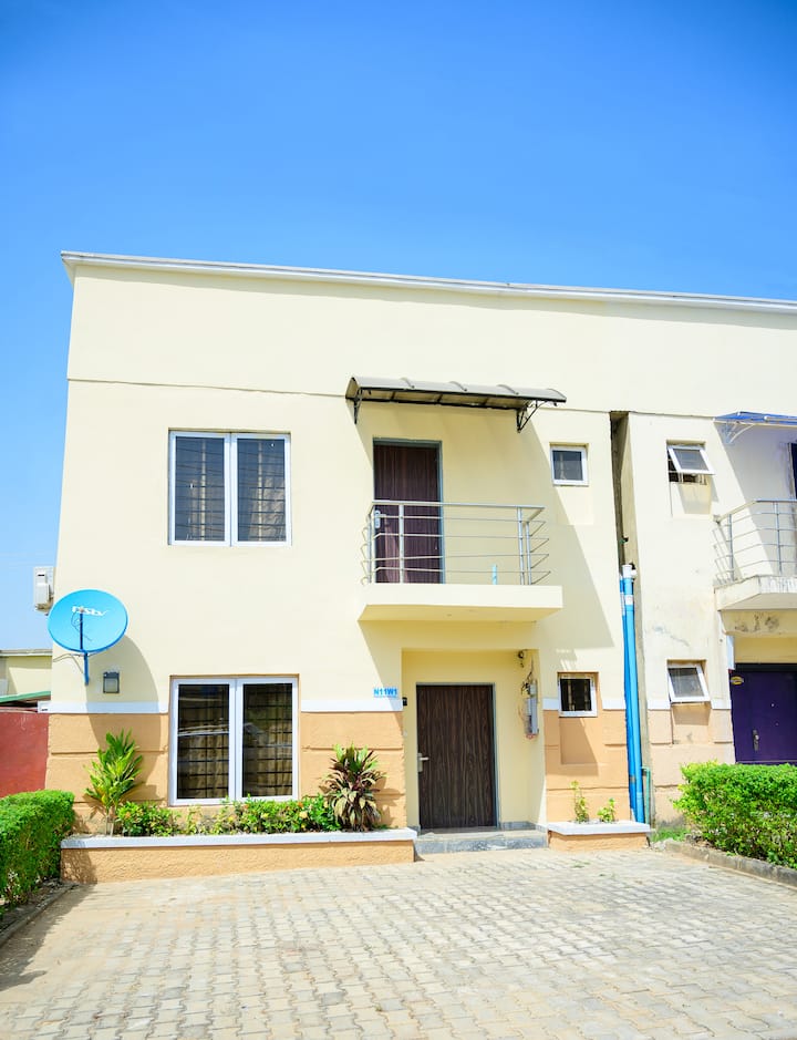Cozy 4 Bedrooms Home /Ps5 24hrs Power Wifi - Abuja
