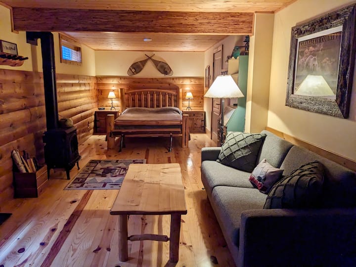 Bear Necessities Guest Suite - Canada