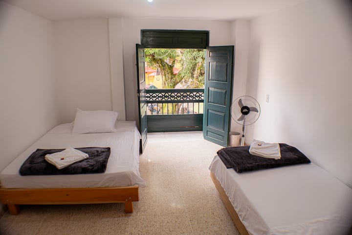 Habitación Con Balcón Frente Al Parque - 203 - San Rafael, Colombia