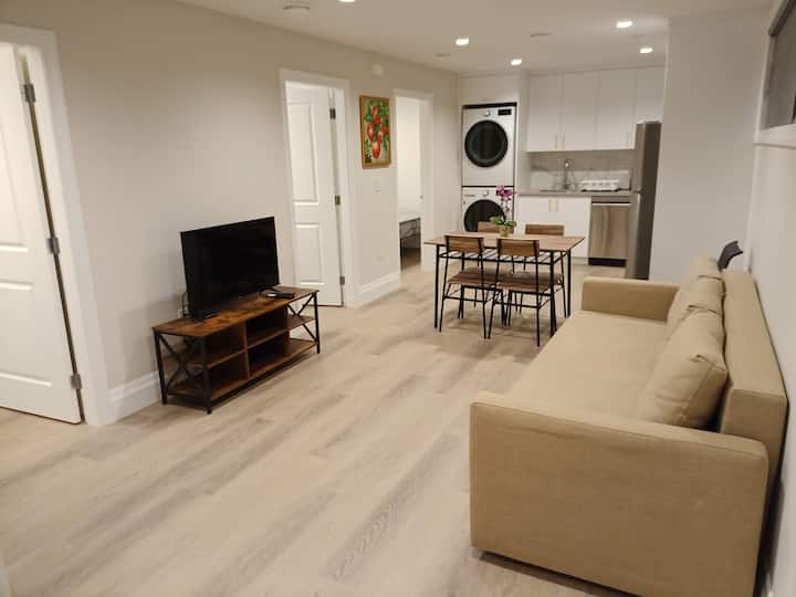 Cozy 2 Bedrooms Vacation Suite - Vancouver