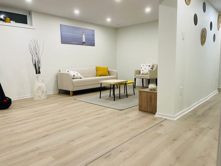 Comfy Double Bed In Private Suite *Viewmount Drive - Ottawa
