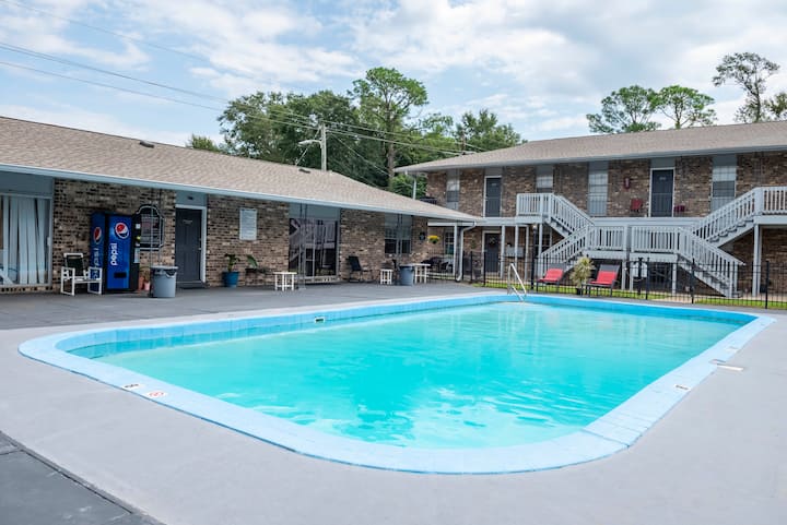 Stylish 2br Near Lake Apartment - Gulfport, MS