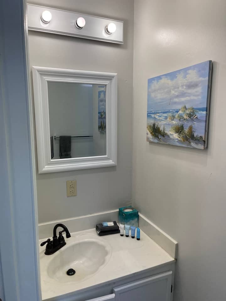 Studio With Kitchenette - Tallahassee, FL