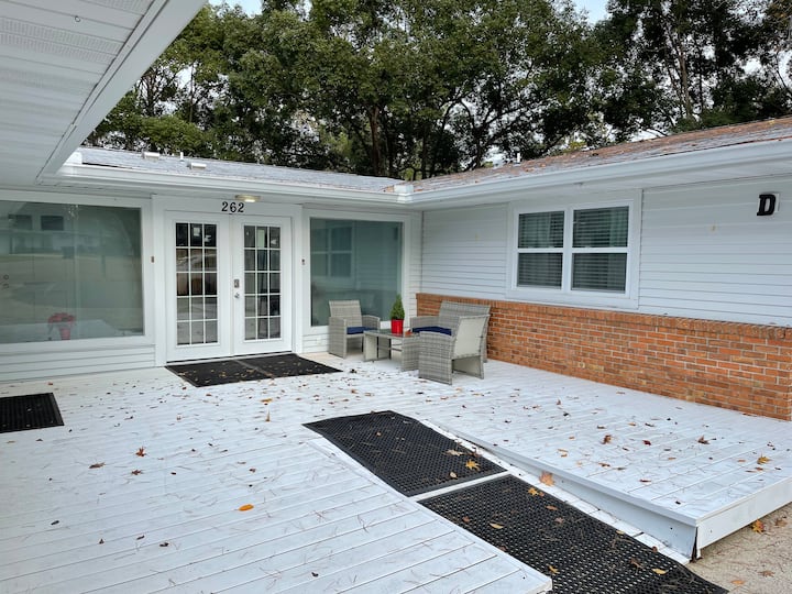 Studio With Kitchenette - Tallahassee, FL