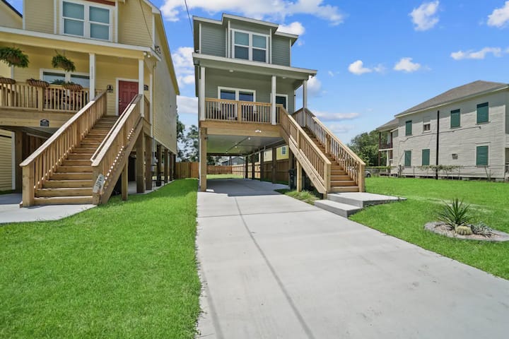 Sunny Seaside Beach! King Bed, Games, Hotub, Bbq! - Galveston, TX