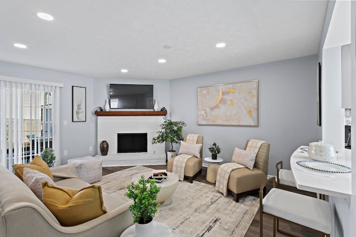 Modern 2-bedroom Townhouse Near Braves Stadium - Smyrna, GA